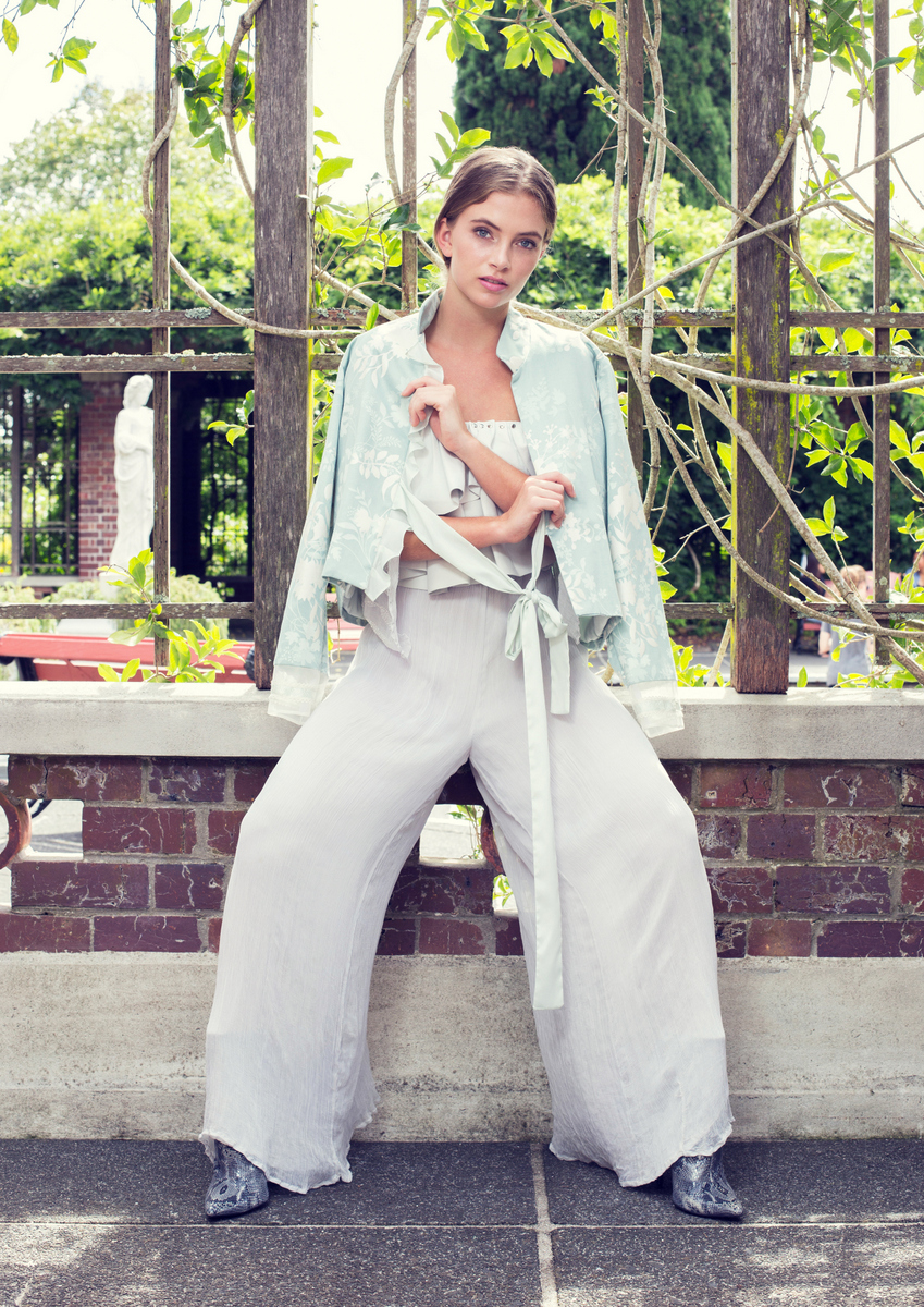 Lochie - Here now - Unique