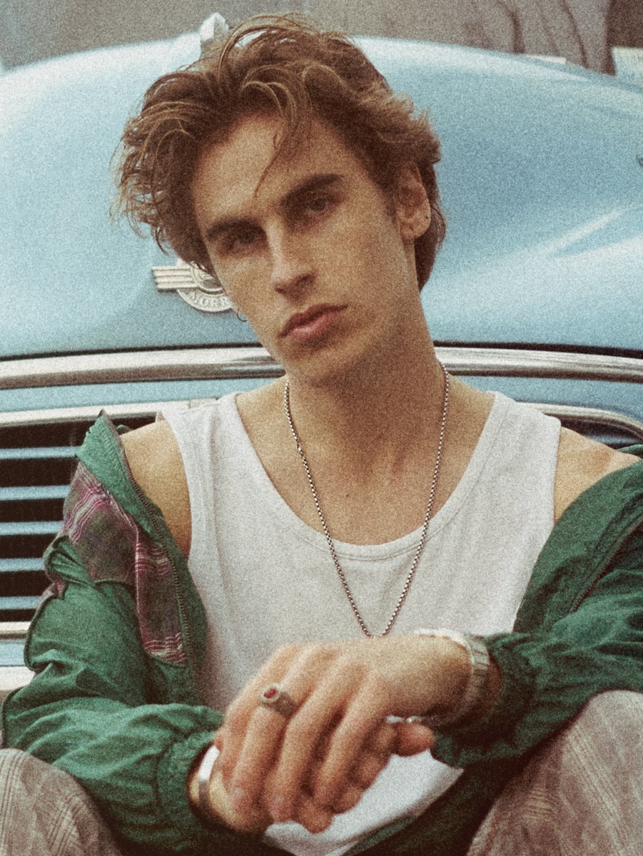 Taylor Roche @_taylorroche - Unique